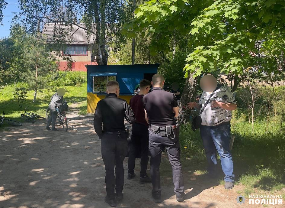 Суд узяв під варту 41-річного чоловіка, який порізав ножем сусіда за ...